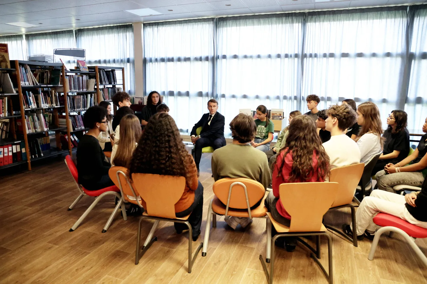 Prantsusmaa kavandab sotsiaalmeedia keeldu alla 15-aastastele