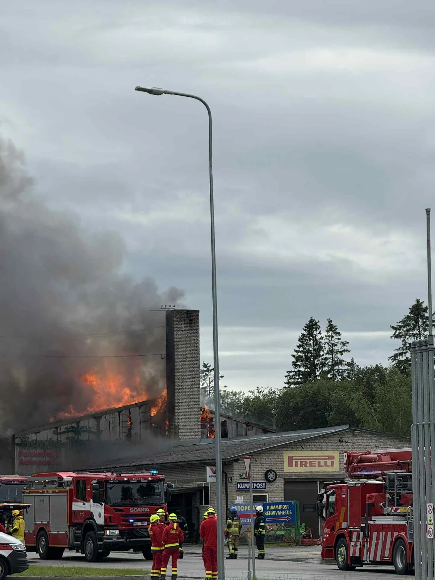 FOTOD JA VIDEO SÜNDMUSKOHALT Jõgeval põles militaarmuuseumi omaniku ...