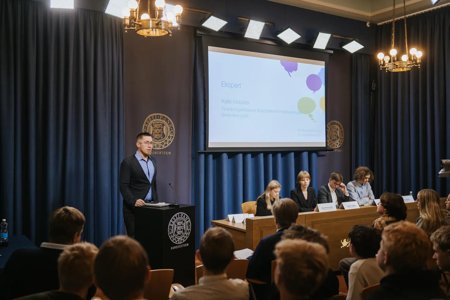 Kas sularaha aeg on läbi? Mida arvavad noored?