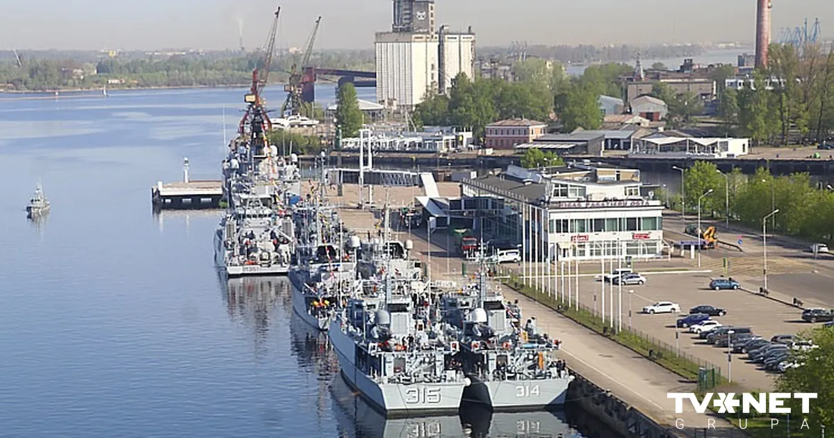 Rīgas ostā muitnieki atrod viltotus sporta apavus un parfimērijas ...