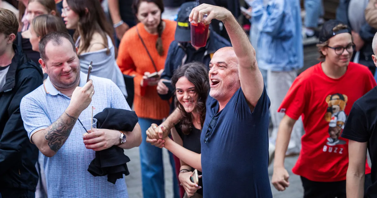 GALERII Jalkafännid ei hoidnud ühisvaatamistel Telliskivis ja ...