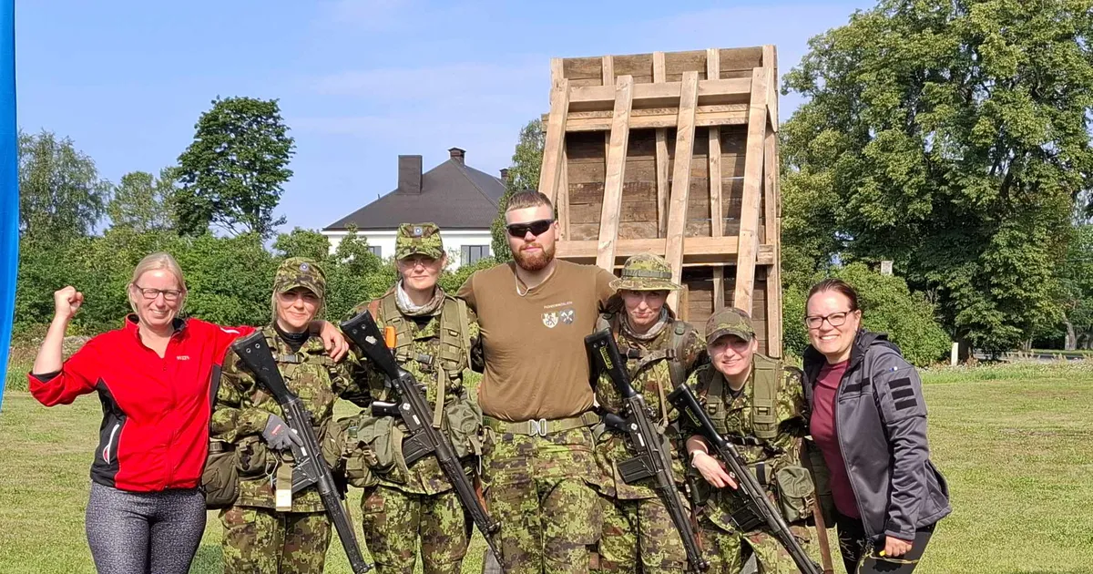 FOTOD Järva naiskodukaitsjad tulid raskel koormusmatkal neljandaks