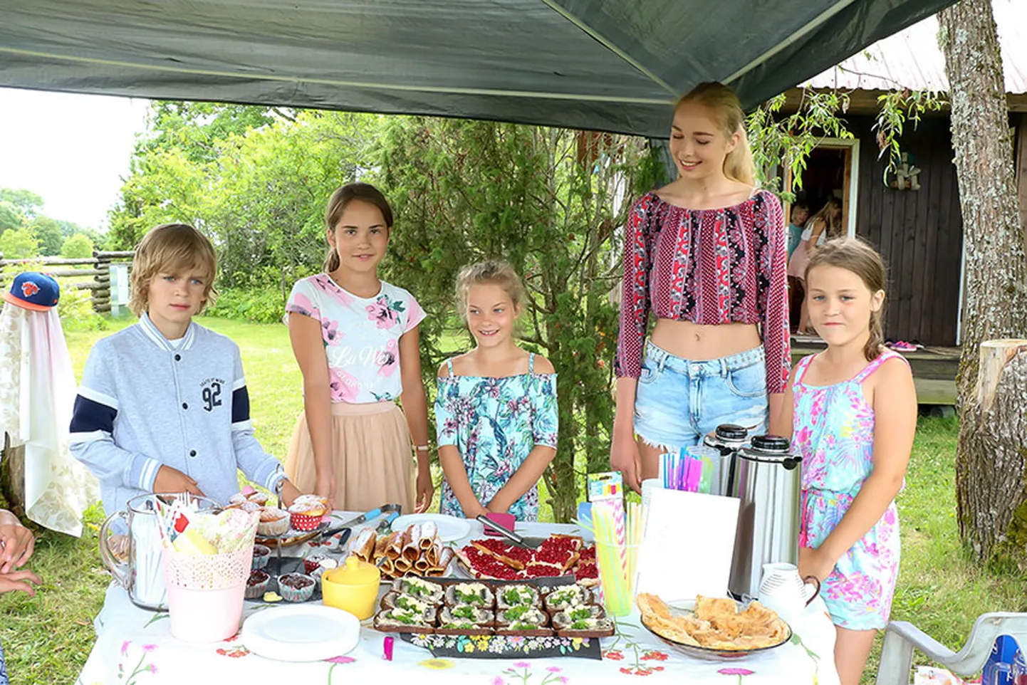 Kiluvõileibadest hapurokani ehk Muhulased kutsusid külla