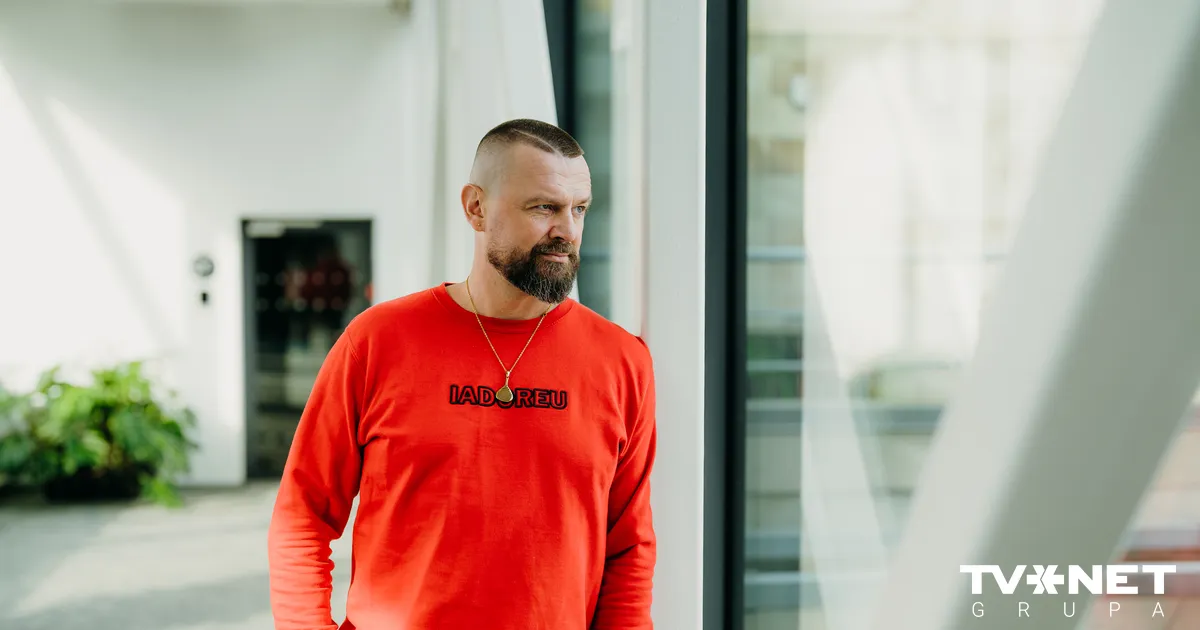 "Es viņu vairs nepazīstu." Armands Simsons atklāti par laulības krīzi