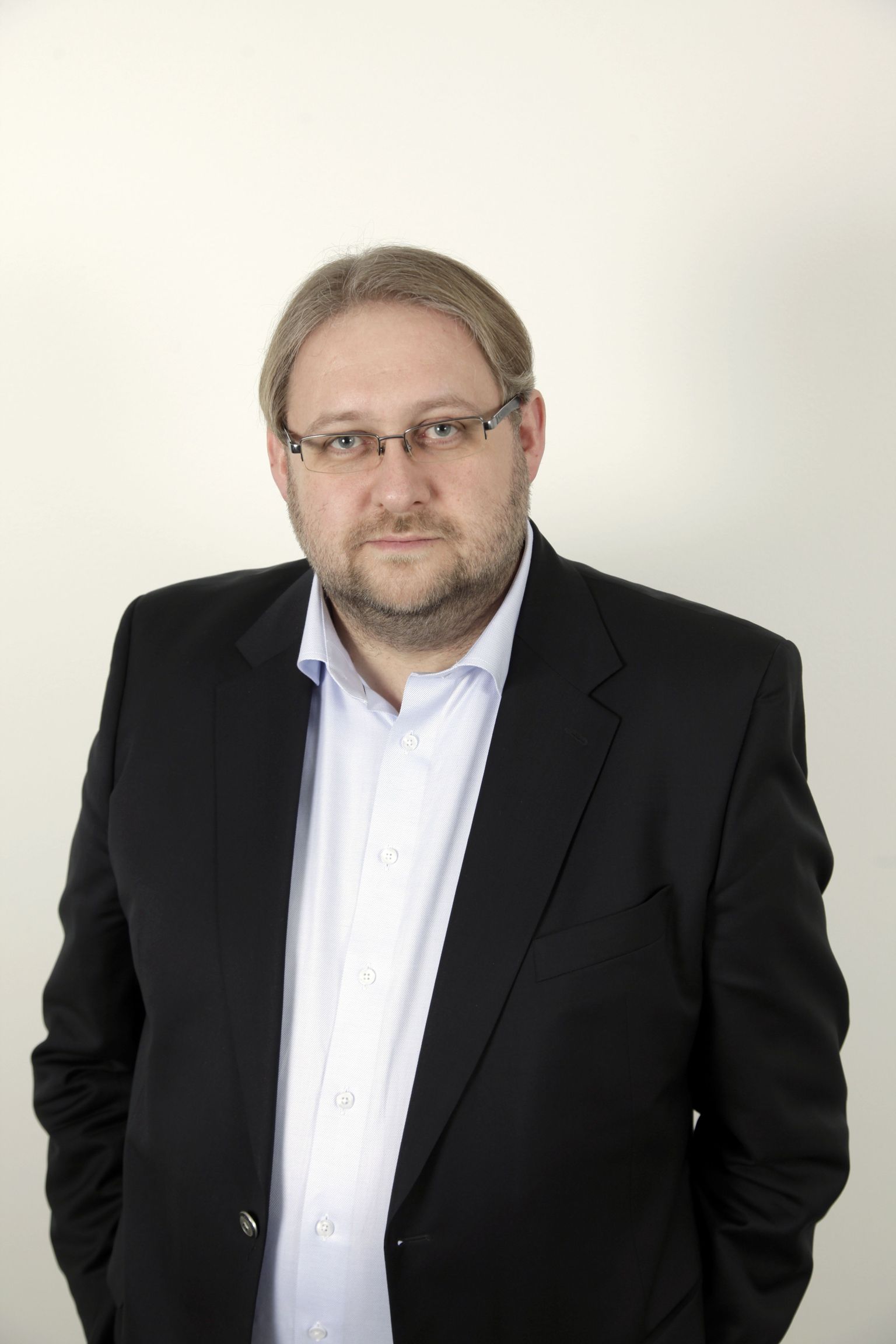 Anvar Samost lahkub Postimehest - Eesti - Postimees: Värsked uudised ...