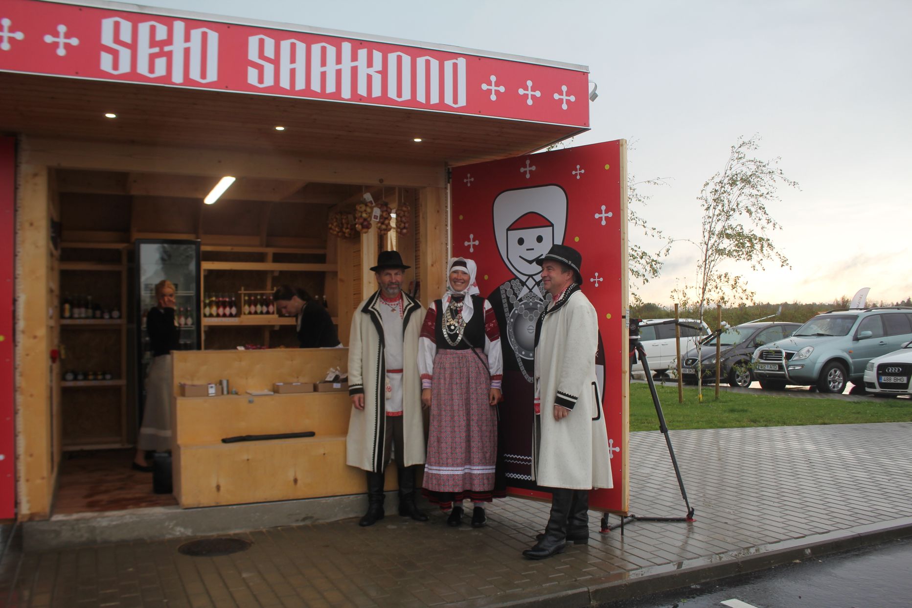 Setod avasid keset Eestit oma saatkonna