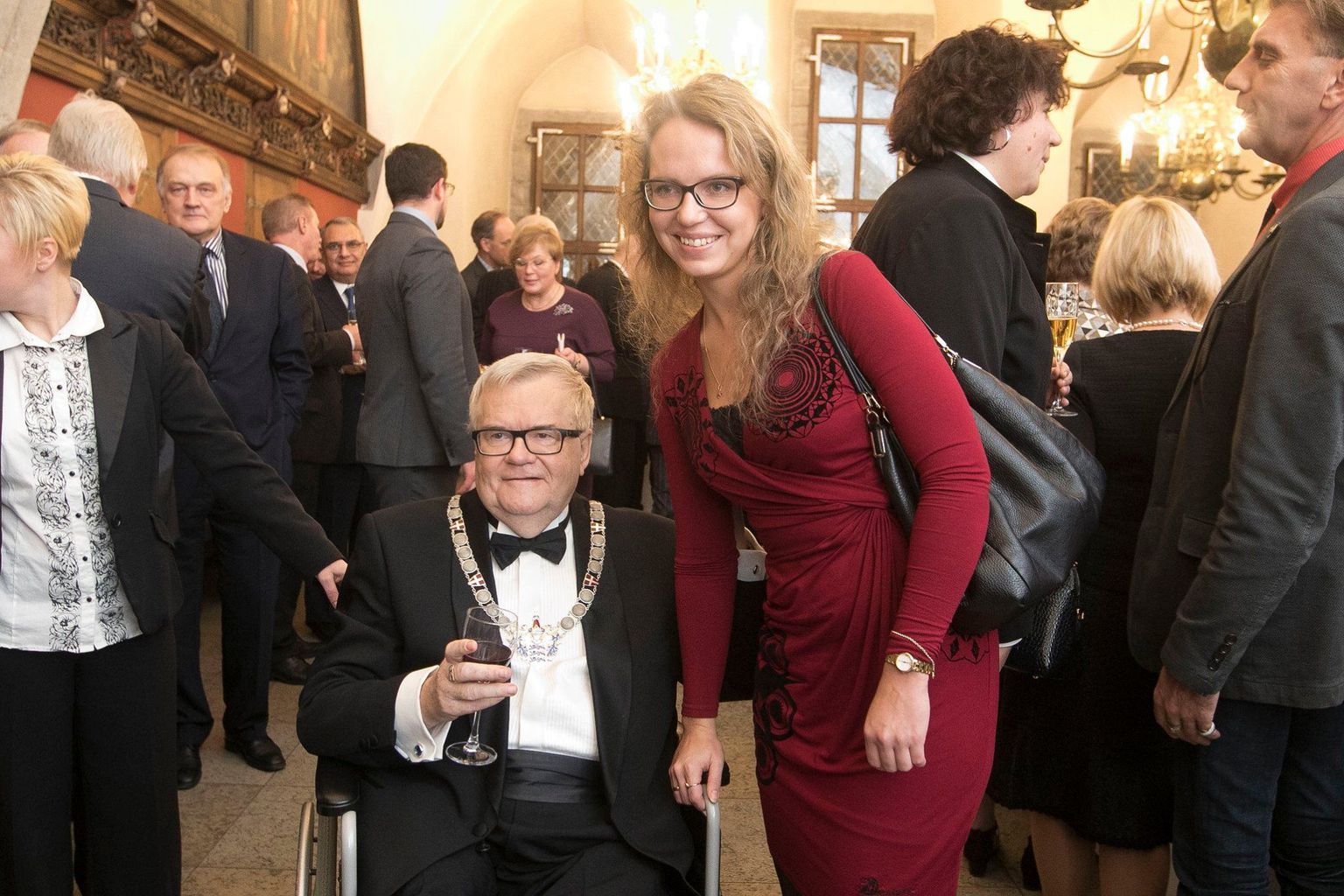 Fotod: Savisaar ehib ennast linnapea ametiketiga - Tallinn - Postimees ...