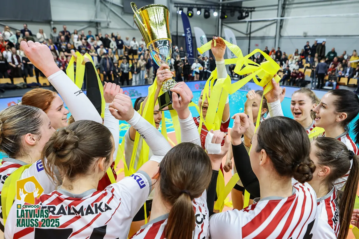 RSU volejbolistes izcīna Latvijas kausu