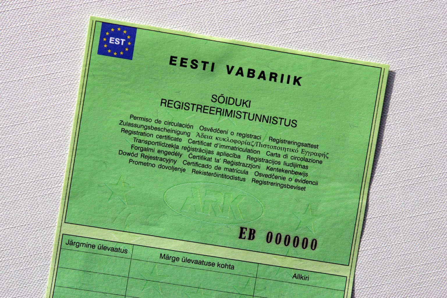 Sõidukite registreerimistunnistused saavad uue värvi ja kujunduse