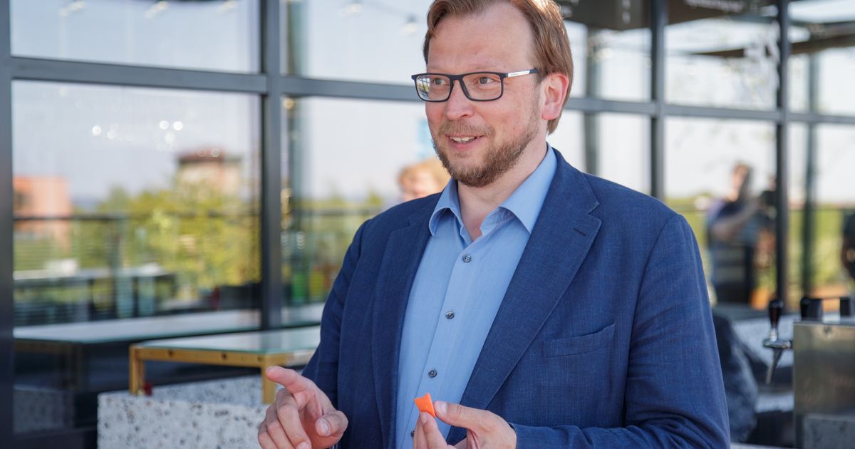 INDREK LUBERG Kallase kangelaslugu varises kaardimajana kokku