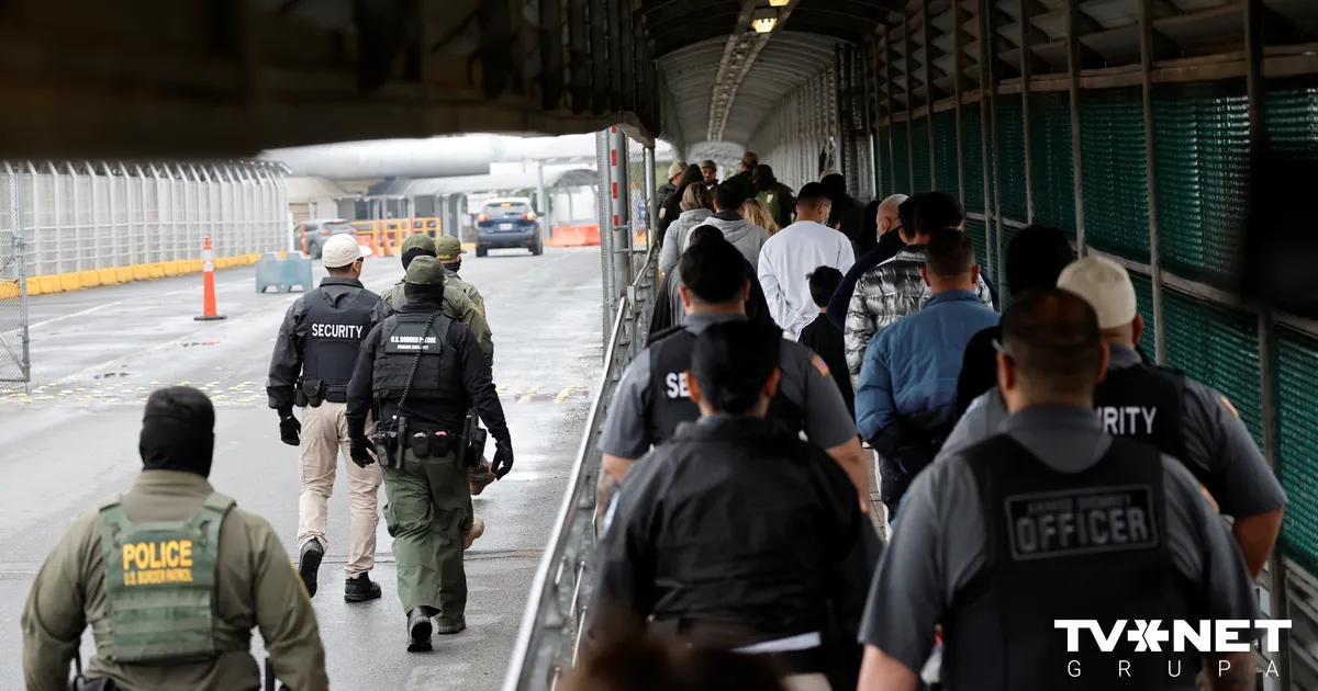 No ASV kā nelegālos imigrantus plānots izraidīt arī vairākus simtus ...