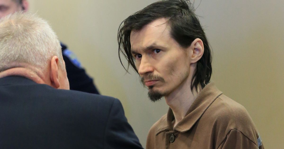 KOHUS SAATIS PIKALT Vanglas viibiv sarimõrvar Juri Ustimenko polnud rahul, et tal käed raudu pandi