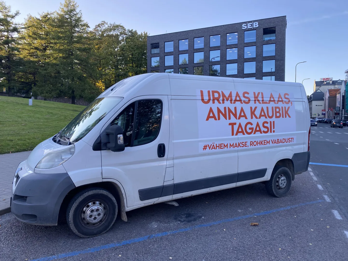 «Urmas Klaas, anna kaubik tagasi!» Parempoolsed pöörasid uppis kaubiku ...