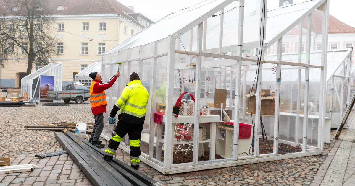 GALERII Uisuplatsi katab jää ning jõululinn võtab homse avamise eel ilmet