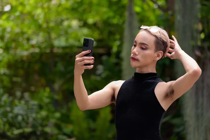 KLEIDIST ÜLIKONDA «Mulle aitab!» Aastaid naisena tuntust kogunud ...