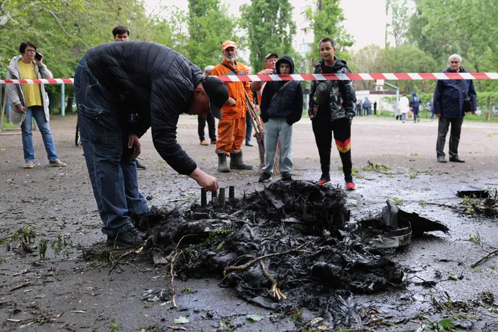 Krievija naktī uz sestdienu uzbruka Ukrainai ar 294 droniem; nodarīti ...