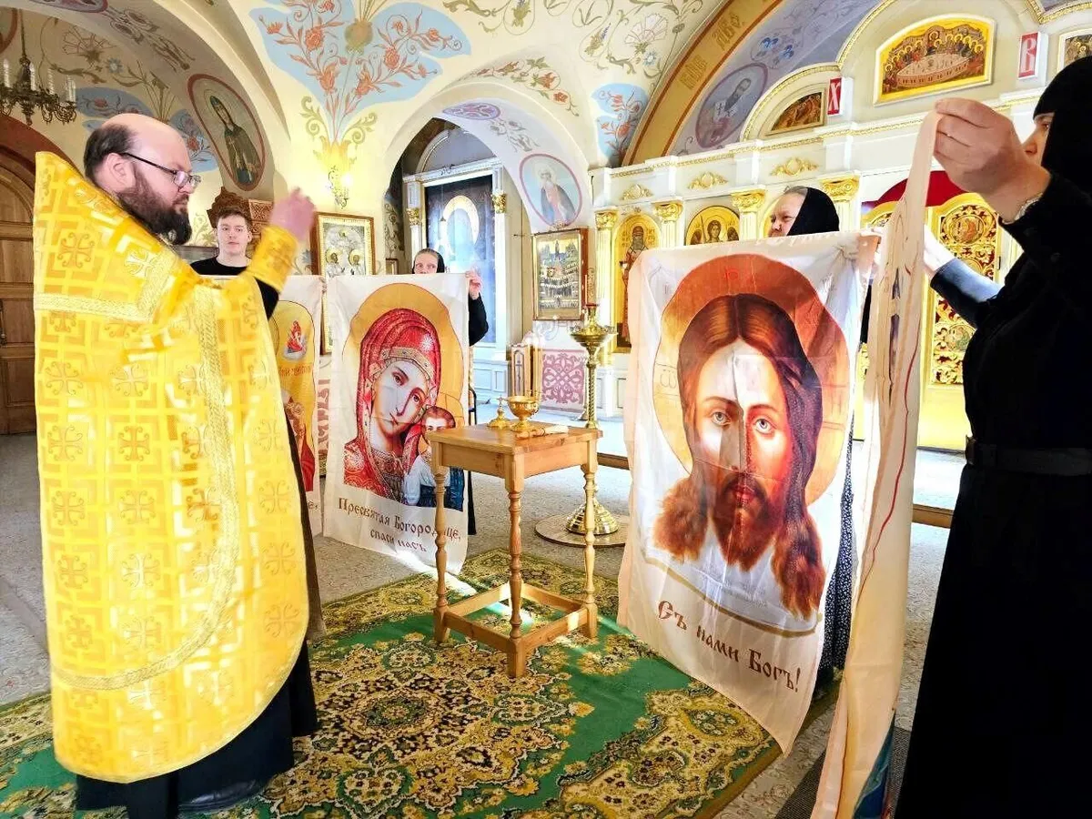 Russian Orthodox clergypersons with Estonian residence permits support ...