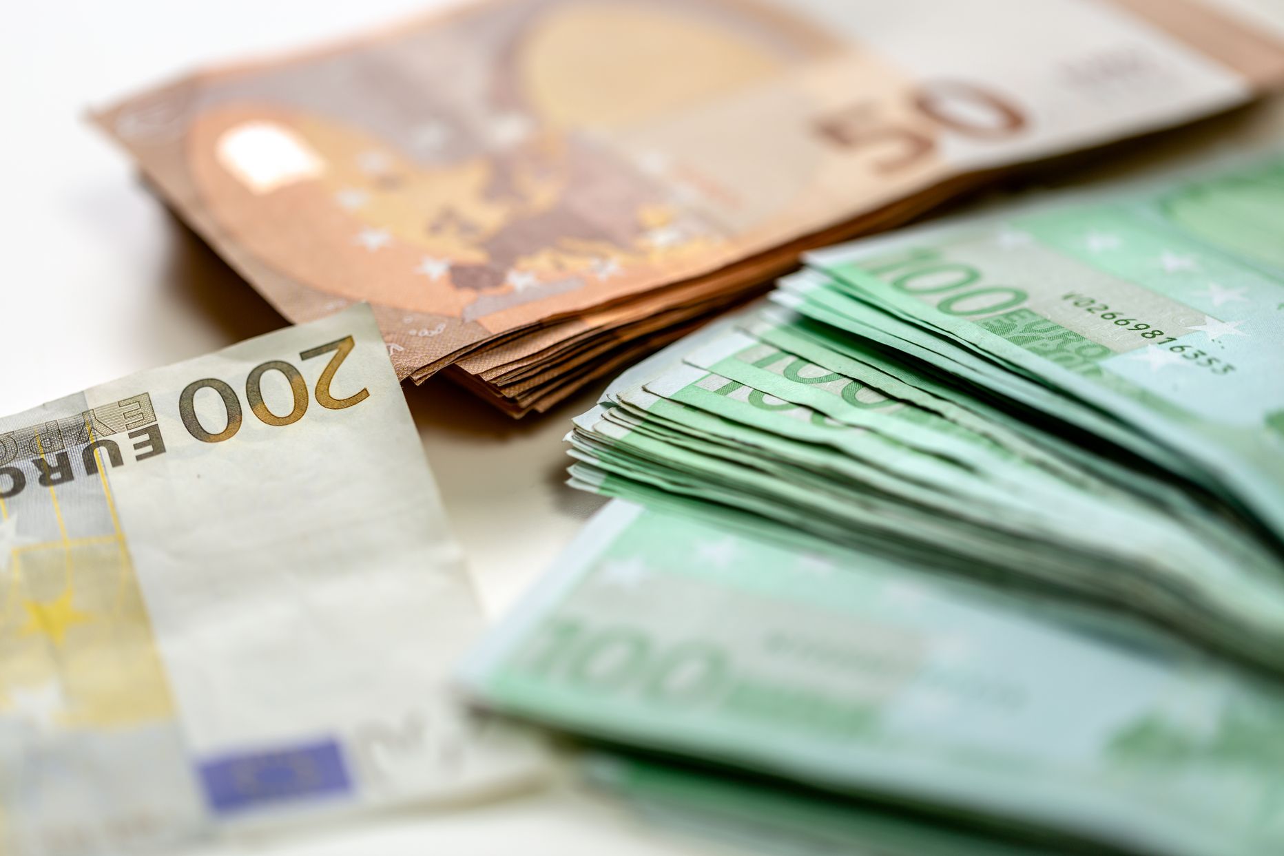 Par lielas neskaidras izcelsmes naudas summas ievešanu Latvijā ...