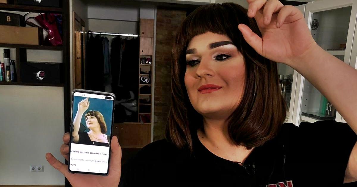 Slavas tīkotāju šovā "drag queen" Amuna Davis pārtop par Noru Bumbieri ...