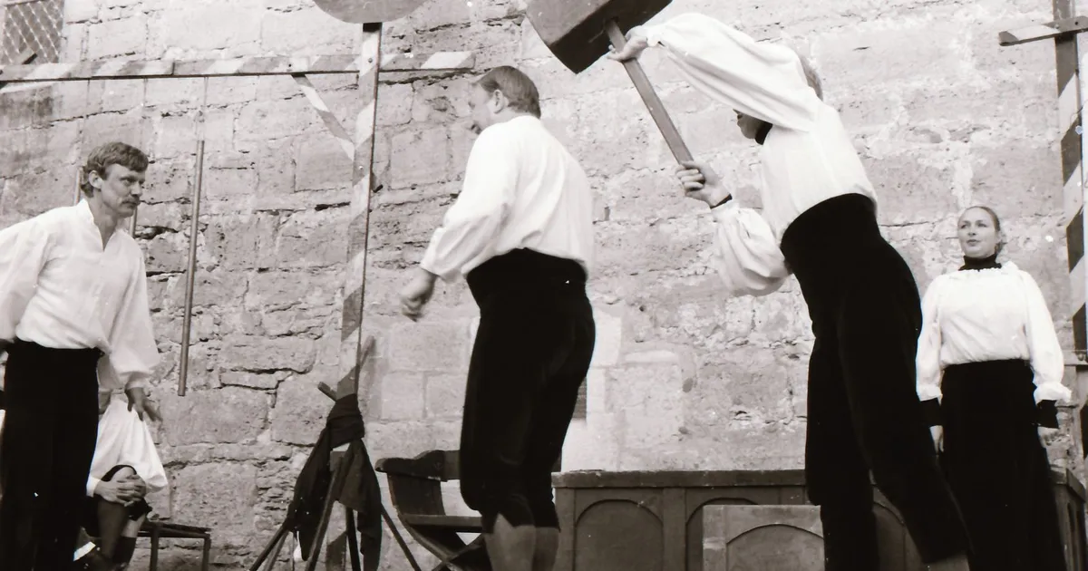 RETROGALERII Dekameron meelitas 1987. aasta suvel Kuressaare lossihoovi ...