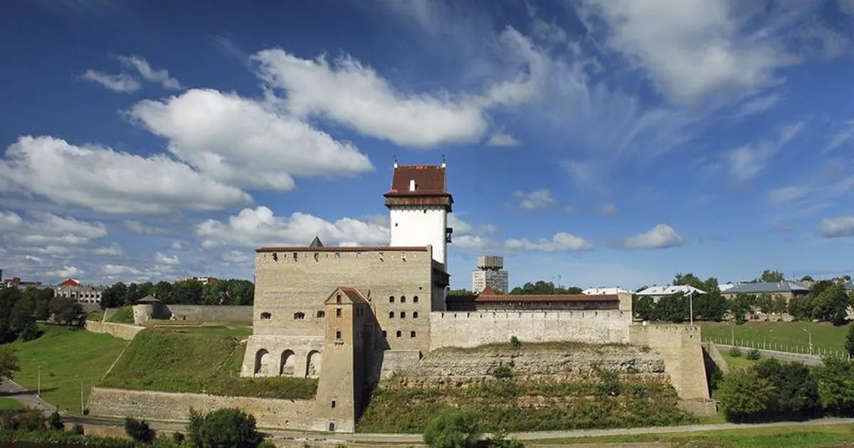 MARTIN TIKK Narva elu iseärasusi