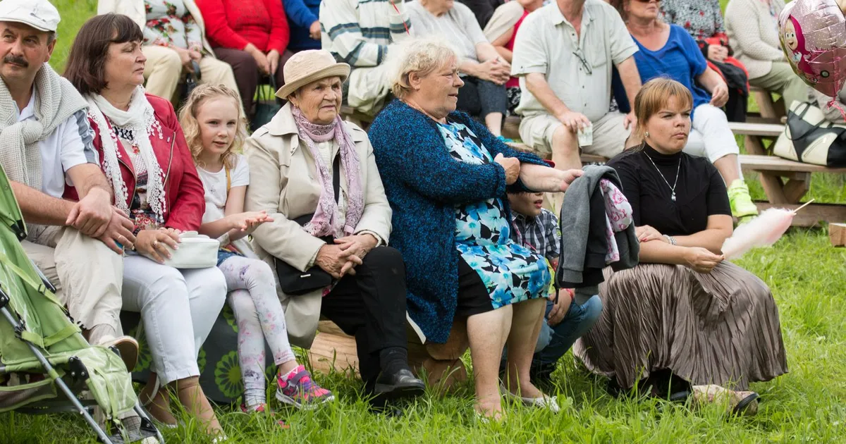 Galerii: Helme valla päeval jagati tunnustusi