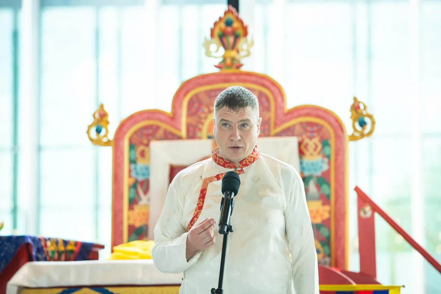 Dalai-laama kinkis oma püha trooni põlvamaalasele