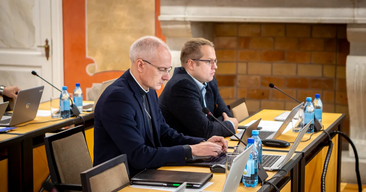 Piiskop Anti Toplaan lahkub Saaremaa vallavolikogust