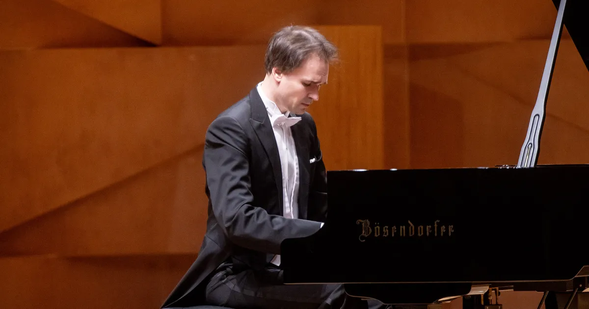 GALERII Suursugune kontsert: Mihkel Poll pani klaverimängu eriti ...