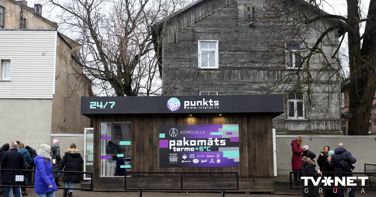 FOTO Atklāts pirmais pārtikas pakomāts Latvijā