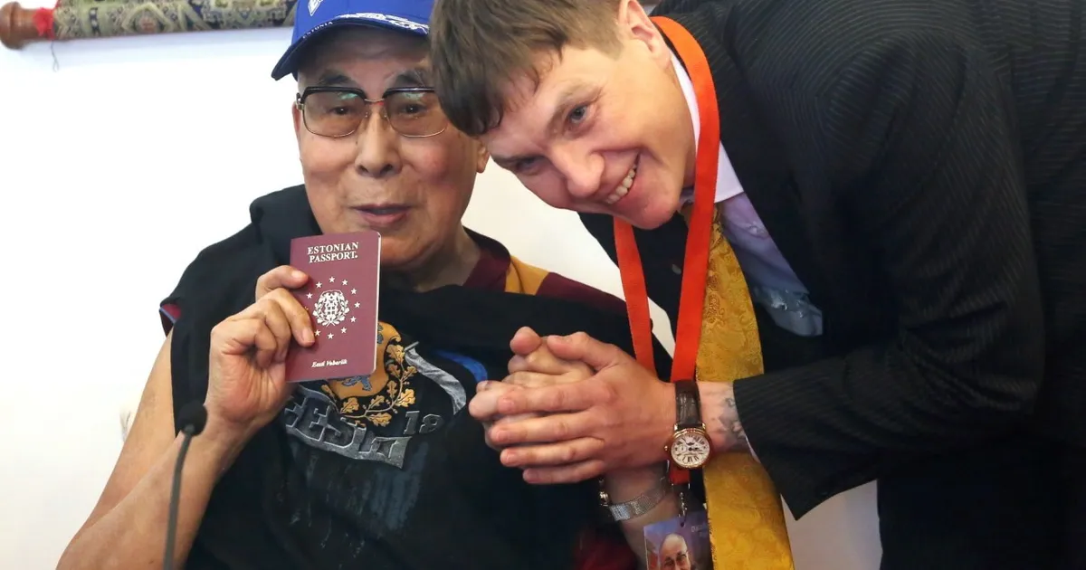 Dalai-laama kinkis oma püha trooni eestlasele, eset eksponeeritakse ka ...