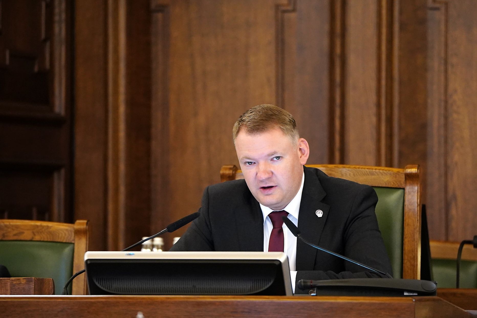 Deputāti neierosina ētikas kodeksa lietu pret Smiltēnu pēc Ābramas ...