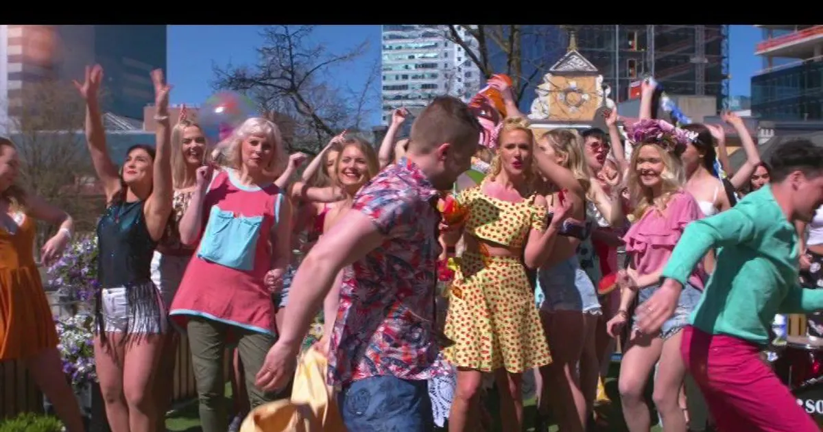 Kuidas sündis Suvereporteri uus tunnuslugu "Hipisuvi", mida esitab Smilers?