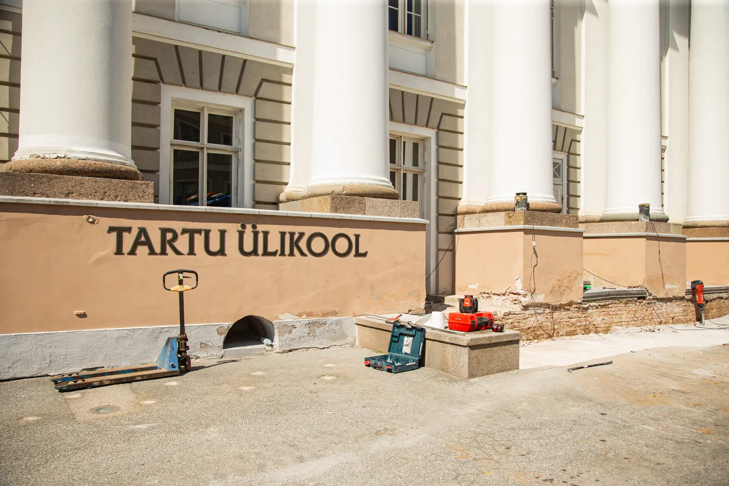 Tartu ülikooli peahoone trepp saab uueks õppeaastaks värskendust