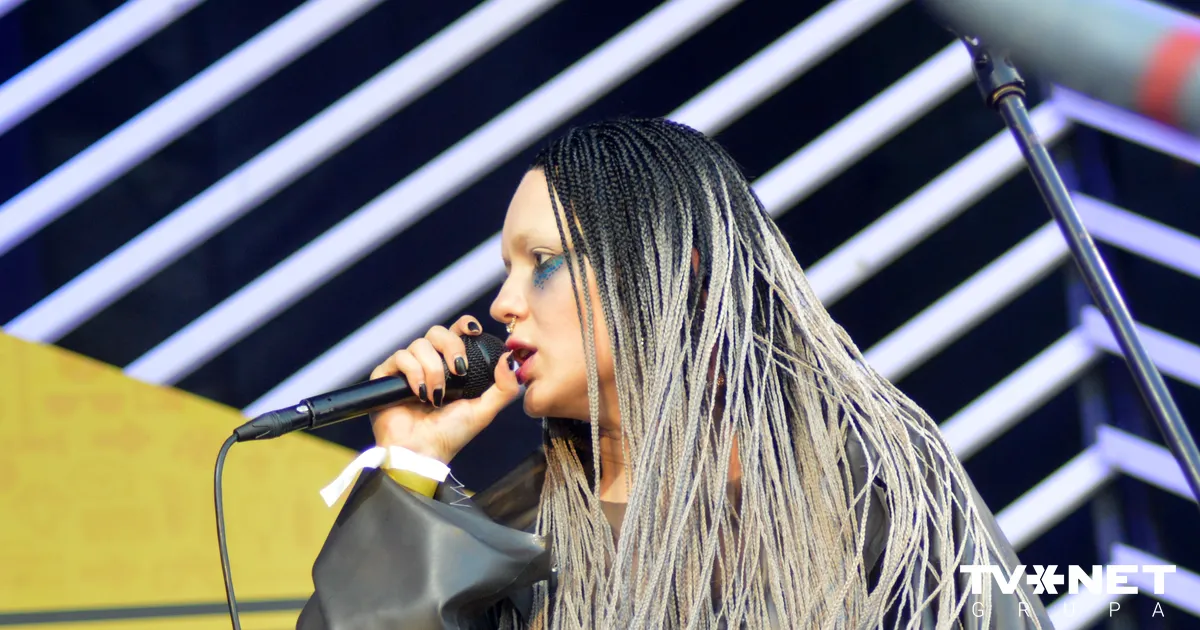 Agnese Rakovska sašutusi, ka viņu nav ielaiduši policijas iecirknī kopā ...