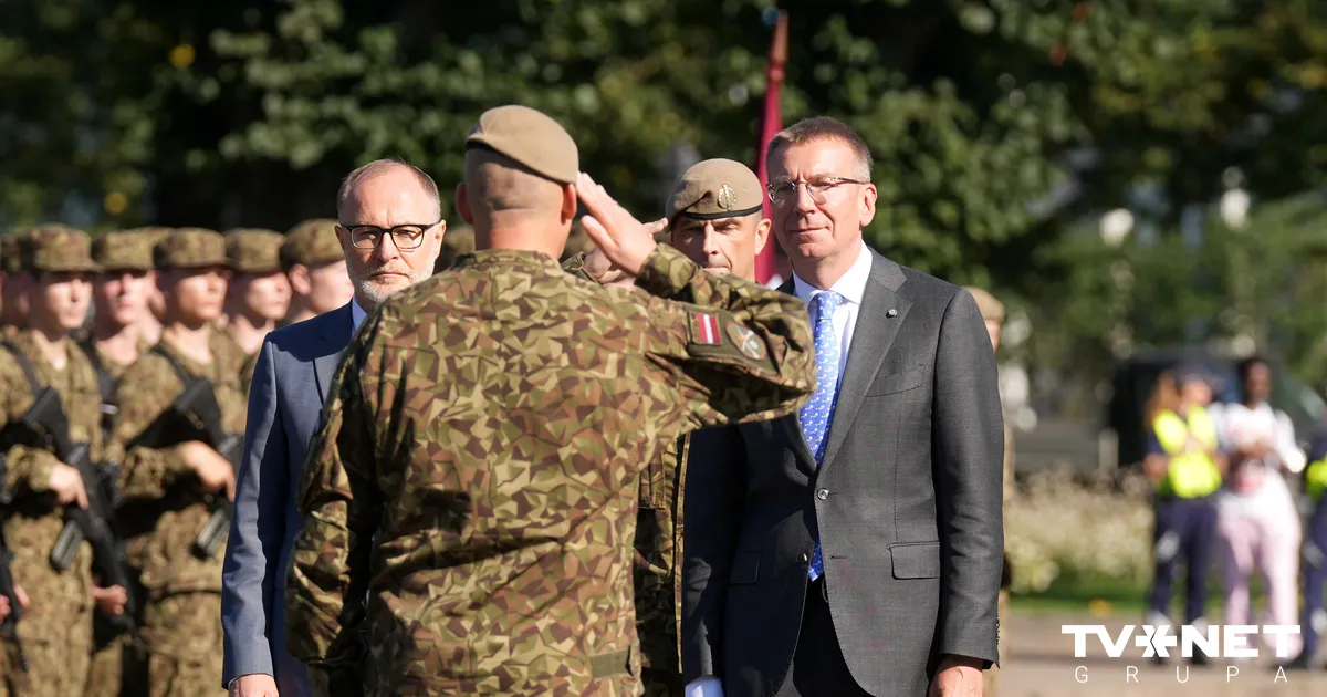 FOTO VAD karavīru apņēmība un gribasspēks ir paraugs mums visiem, pauž Rinkēvičs