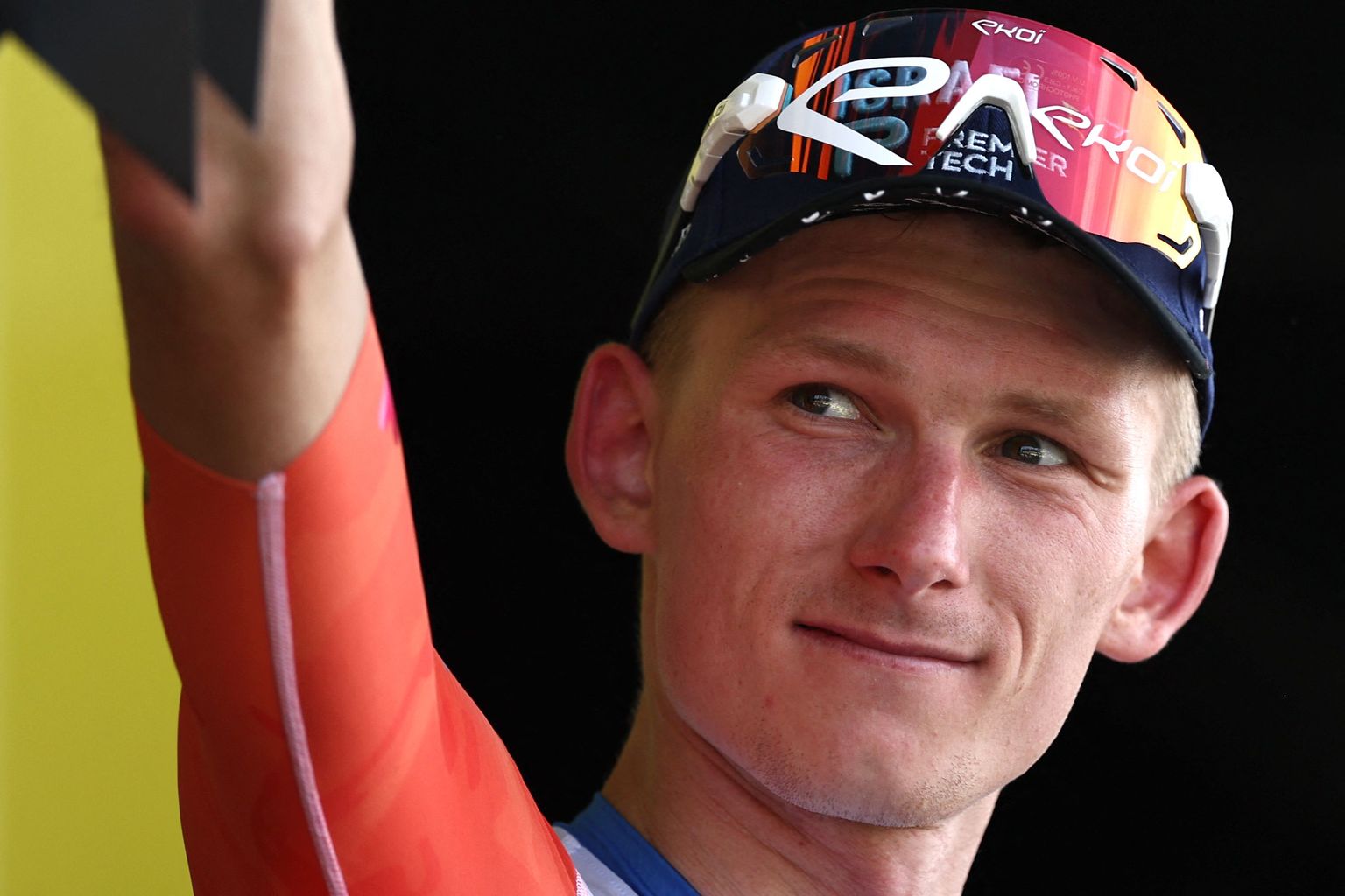 Neilands pēc lieliskā snieguma "Tour de France" pagarina līgumu ar komandu