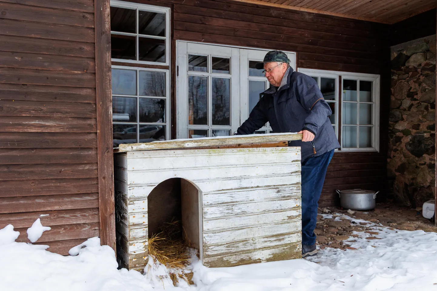 Pere lemmik jäi hundi lõugade vahele