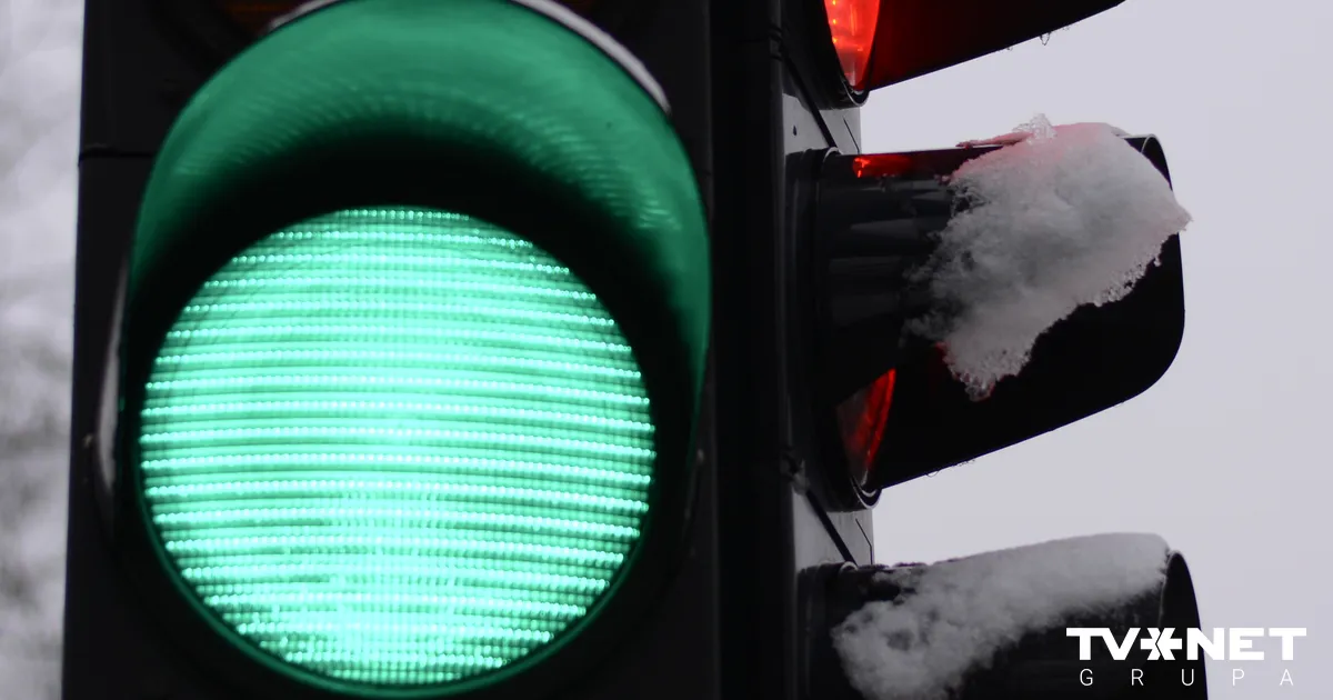 VIDEO Rīgā bīstams krustojums autovadītājiem liek regulāri pārkāpt ...