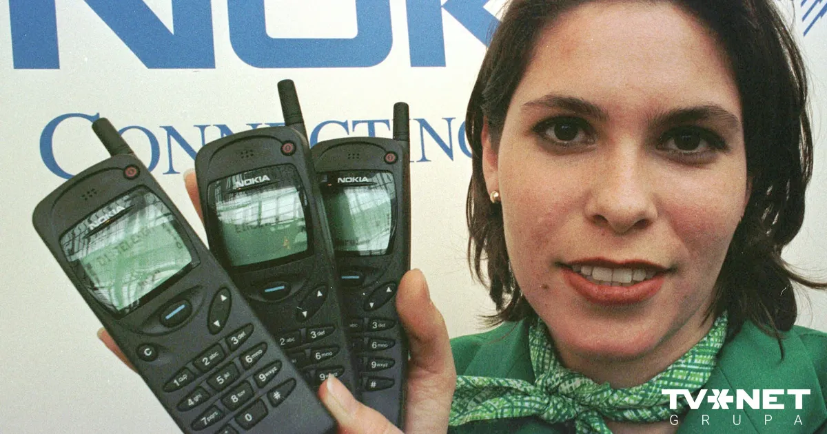 Mobilo telefonu karaļa un Somijas ekonomikas dzinēja "Nokia" spožums un ...