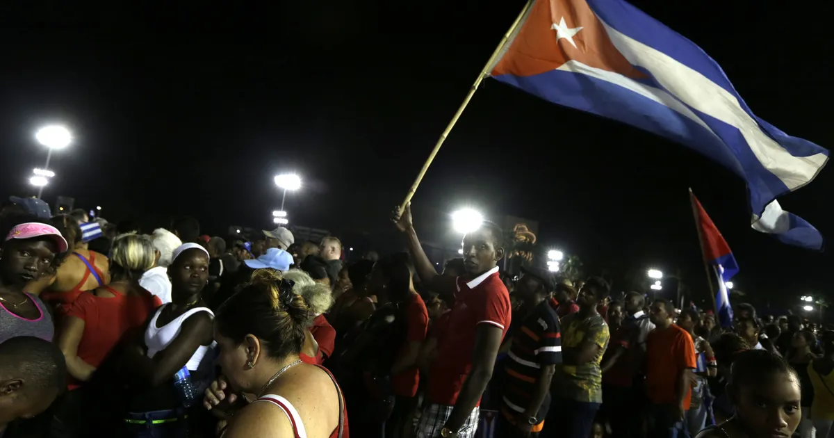 Kuuba president lubas Castro surma järel revolutsiooni kaitsta