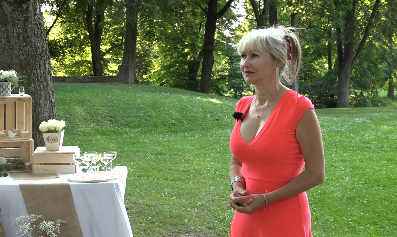 VIDEO Saimniekšovā kantri dziedātāja Linita Mediņa izraudzījusies ...