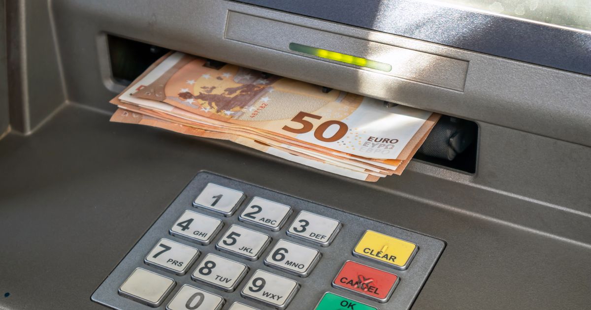 GRAAFIKUD Sularaha väljavõtmine väheneb