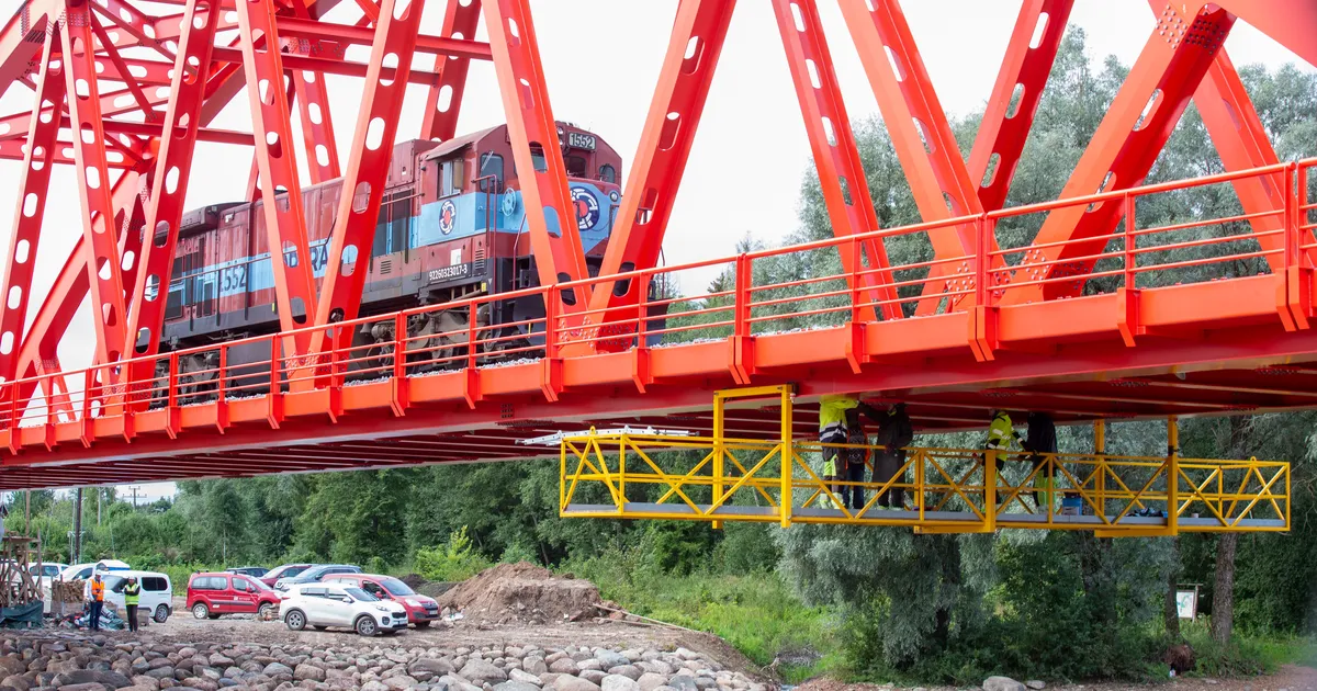 VIDEO JA GALERII Uue raudteesilla kandevõimet tuli katsetama 200 ...