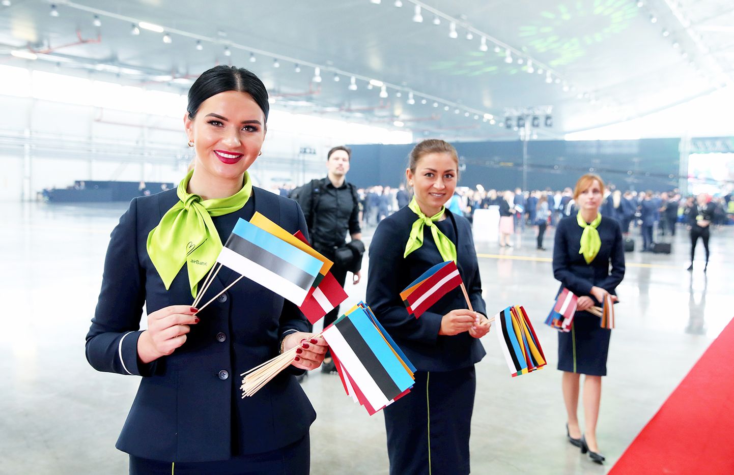 "airBaltic" piedāvā stjuartu vakances Rīgā un Tallinā