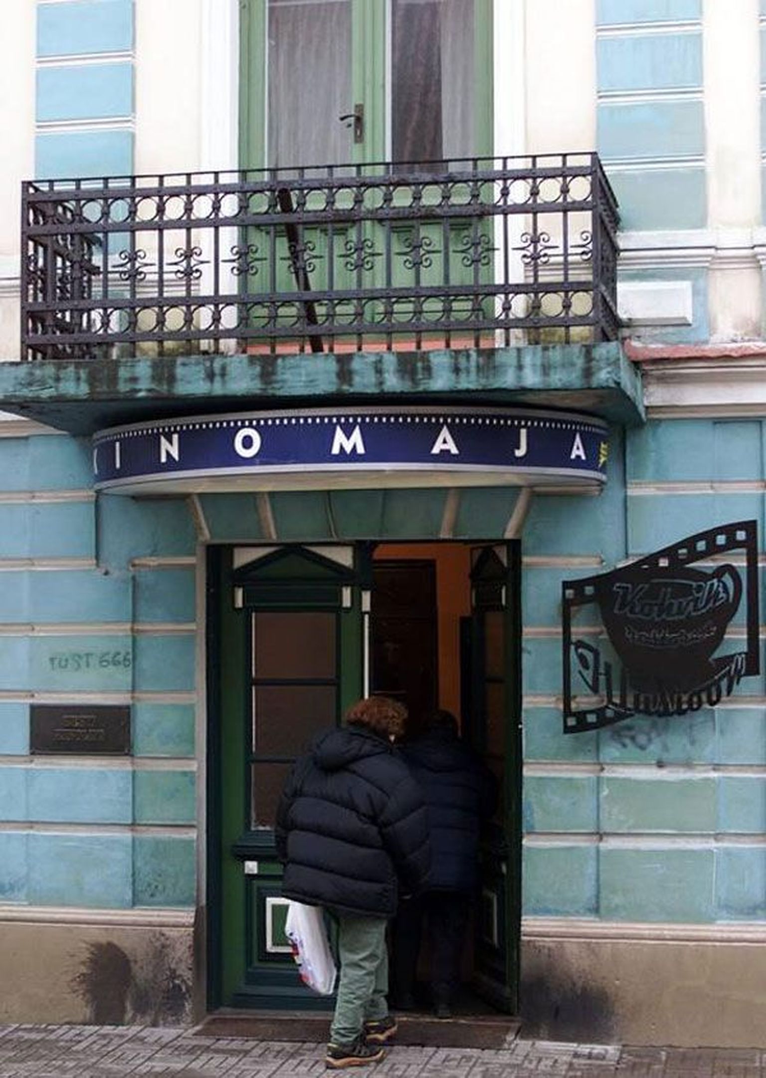 Liit hädas: kinomaja lekkiv katus võib viia hoone süttimiseni