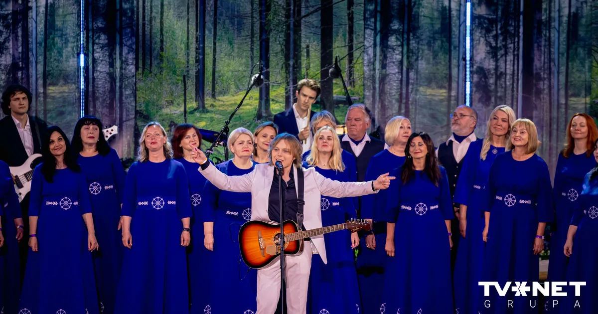 FOTO "Latvijas Sirdsdziesma" finālā uzvar Edvards Strazdiņš