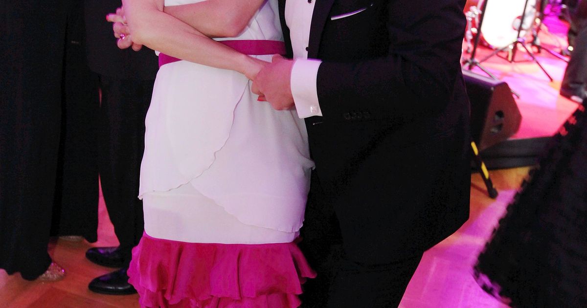 Elu24 video! Anna Levandi kandis pidulikul gaalal teist korda sama kleiti!