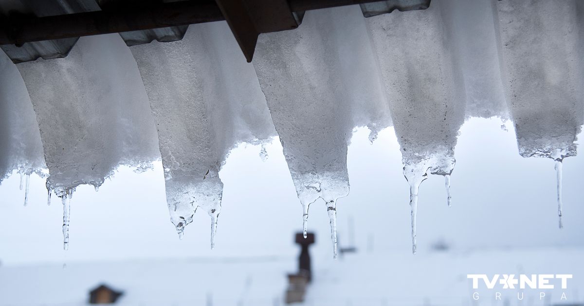 No jumta krītošs ledus gabals Rīgā nositis sirmgalvi; sākts kriminālprocess