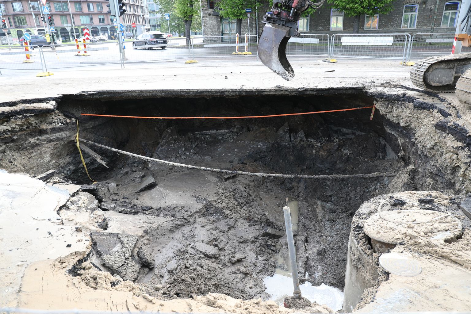 Tallinnas Paldiski maanteel on veeavarii tõttu liikluspiirangud